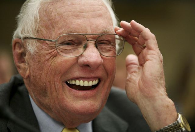 Πέθανε ο Αμερικανός αστροναύτης Νιλ Άρμστρονγκ - Newsbeast