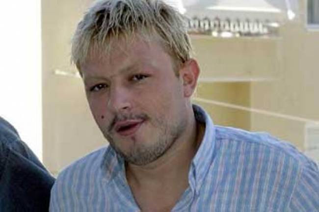 Παραδόθηκε ο Αλκέτ Ριζάι - Newsbeast