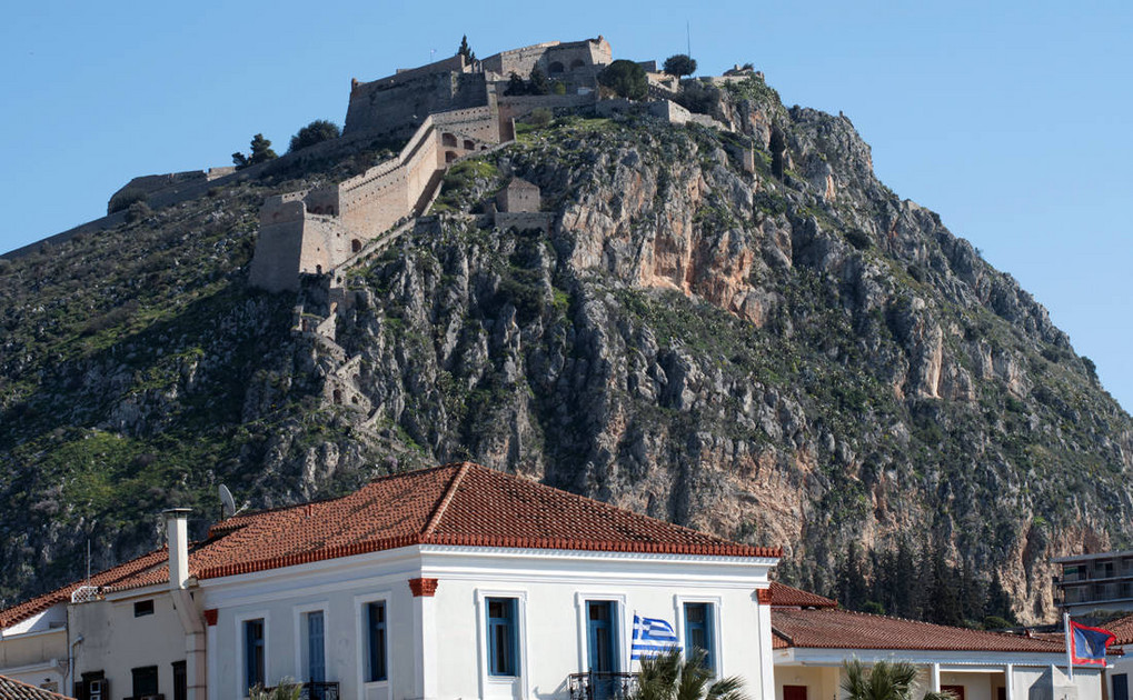 Η παλιά πόλη του Ναυπλίου είναι μία «περαντζάδα» στον χρόνο και την ...