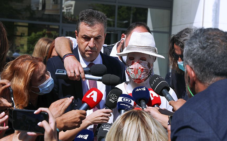 Επίθεση με βιτριόλι: «Η Ιωάννα θα είναι σε κάθε δίκη» λέει ο δικηγόρος ...