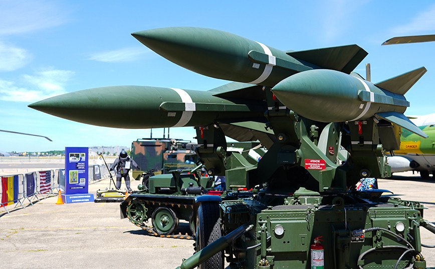 Spain: Sends HAWK anti-aircraft systems and self-propelled guns to ...