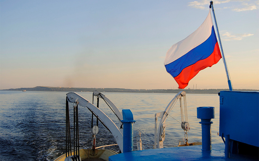 Ukrainian forces have destroyed a large Russian amphibious assault ship ...