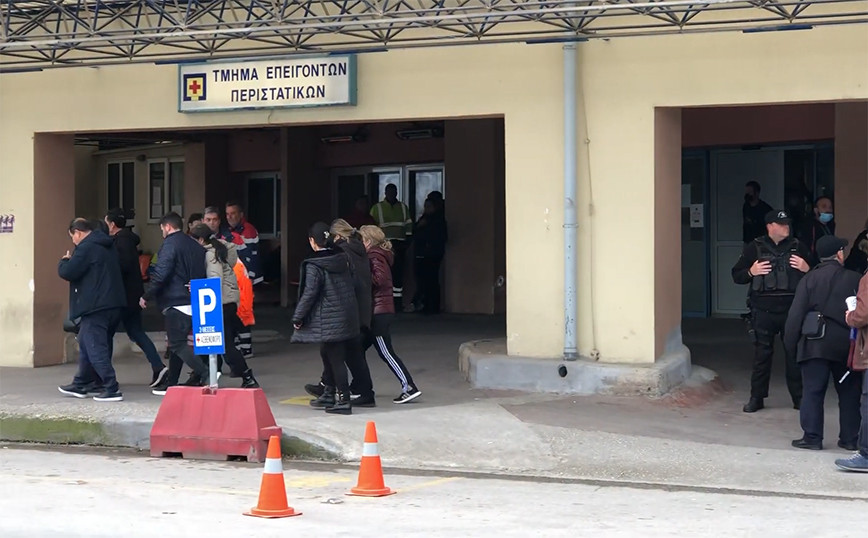 Κραυγή μάνας για την τραγωδία στα Τέμπη: «Που είναι το κορίτσι μου ...