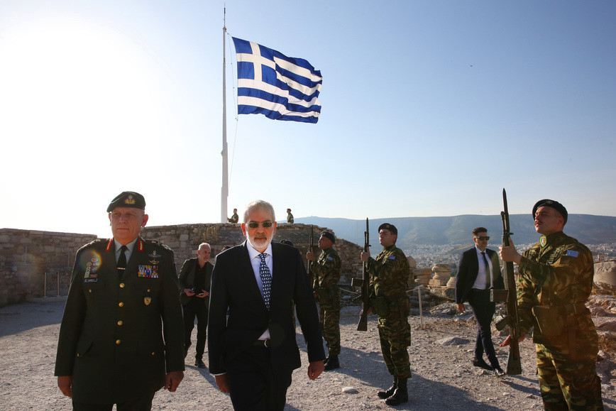 Στην έπαρση της σημαίας στην Ακρόπολη ο υπηρεσιακός πρωθυπουργός ...