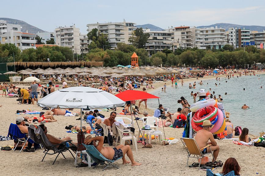 Αττική: Ξεχύθηκαν στις παραλίες οι Αθηναίοι – Οι παραλίες γέμισαν από ...