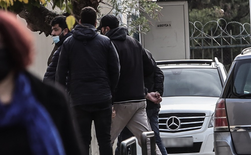 Τέσσερις νέες συλλήψεις για τη 12χρονη στον Κολωνό – 82χρονος Έλληνας ...