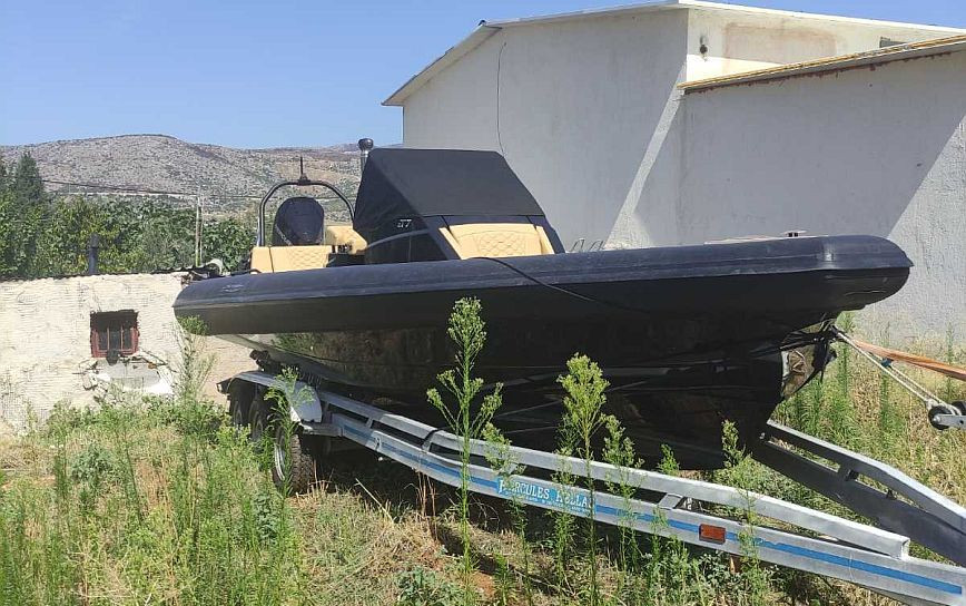 Φουσκωτό που εκλάπη στην μαρίνα Βουλιαγμένης εντοπίστηκε σε οικόπεδο ...