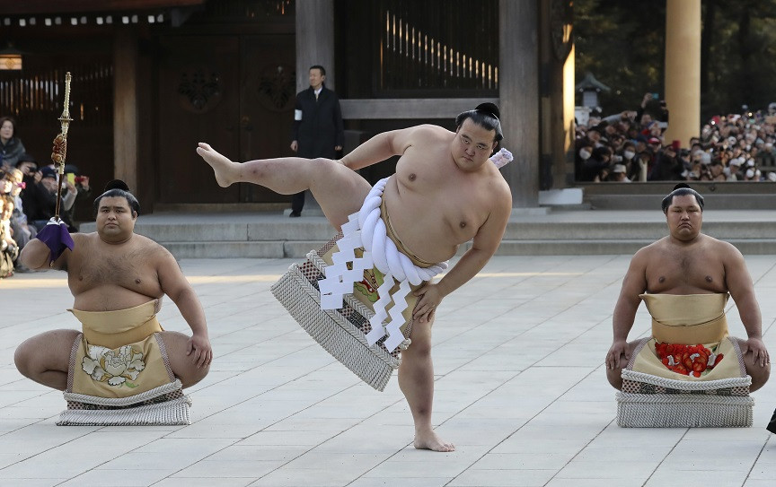 Airline in Japan created extra flight for sumo wrestlers - There was a ...