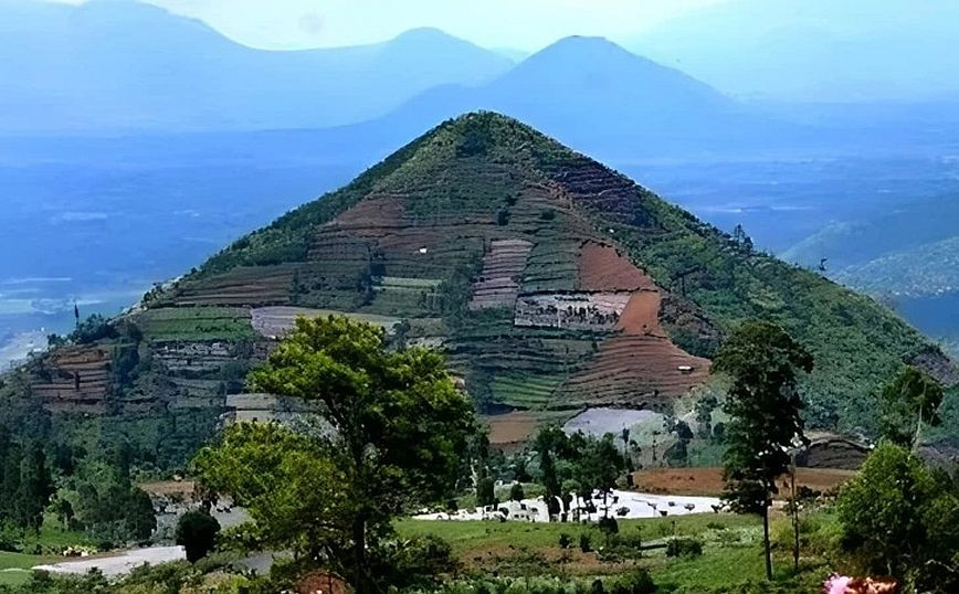 The pyramid that may be the oldest in the world is buried in a hill in ...