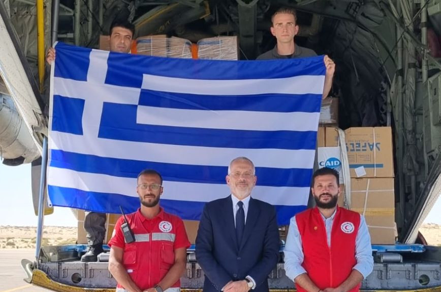 Έφτασε στην Αίγυπτο το ελληνικό C-130 με ανθρωπιστική βοήθεια για τη ...