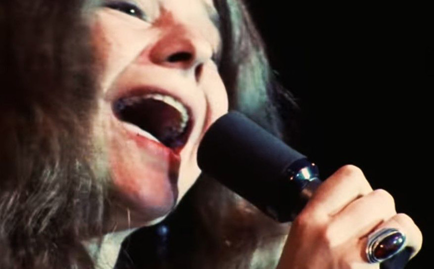 Πλήρωσε σχεδόν τέσσερις φορές περισσότερο για να πάρει το δαχτυλίδι της ...