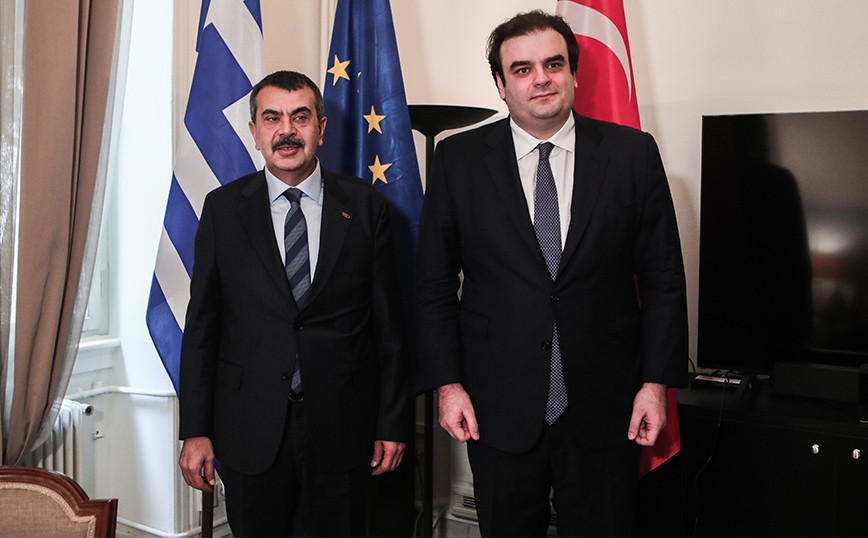 Ο Υπουργός Παιδείας Κυριάκος Πιερρακάκης συναντήθηκε με τον Τούρκο ...