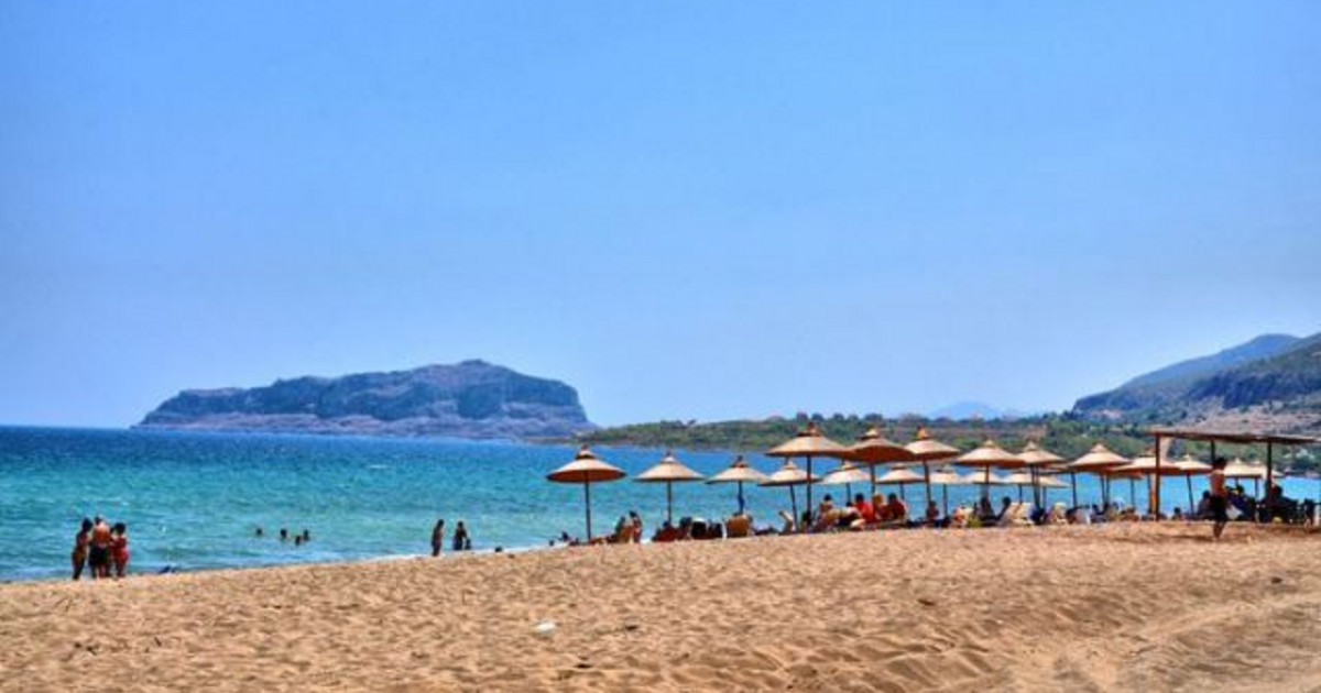 Οι μαγευτικές παραλίες της νότιας Πελοποννήσου με γαλάζιες σημαίες ...