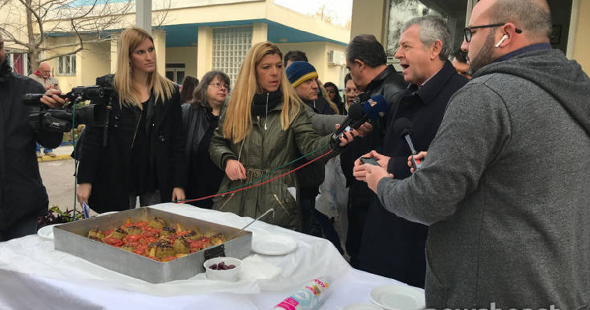 Διαμαρτυρία στο θεραπευτήριο «Αγία Βαρβάρα» με τα «γεμιστά της Φωτίου ...