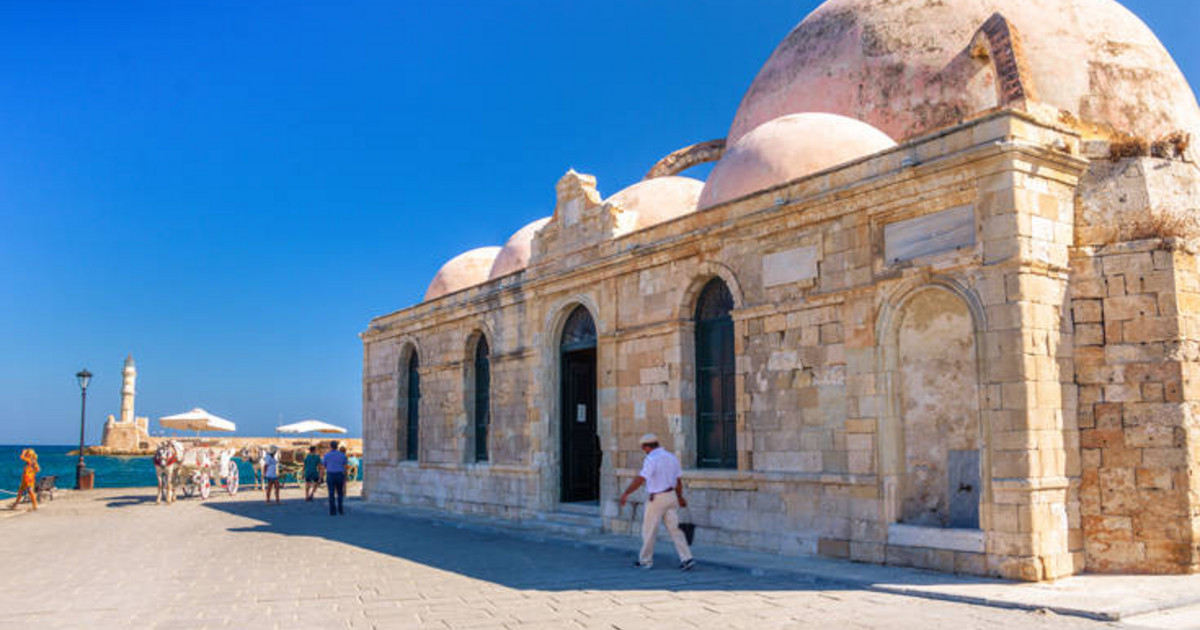 Το αξιοθέατο που κυριαρχεί σε όλες τις φωτογραφίες στο Παλιό Λιμάνι των ...