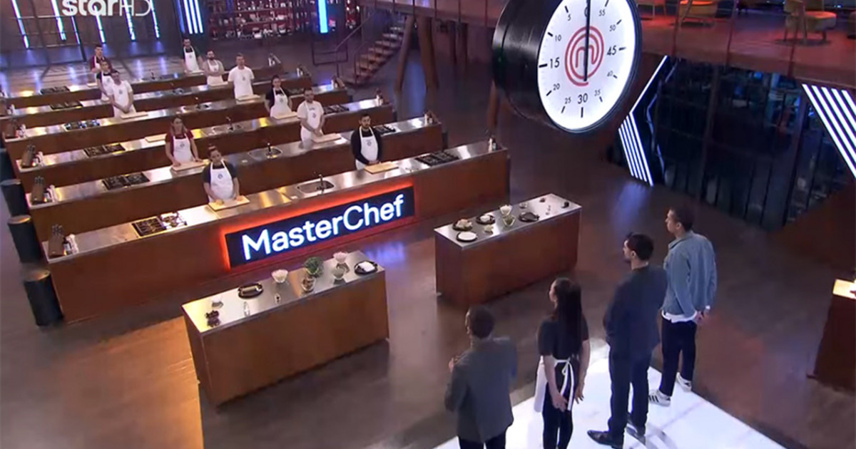 MasterChef 5: Η Μαρία Λαζαρίδου μοίρασε υλικά και ο Παναγιώτης Τζαμαλής ...