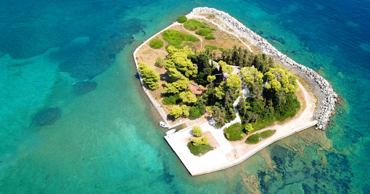 Ο μύθος για το πώς πήρε το όνομά του το Ποντικονήσι, ένα από τα πιο ...