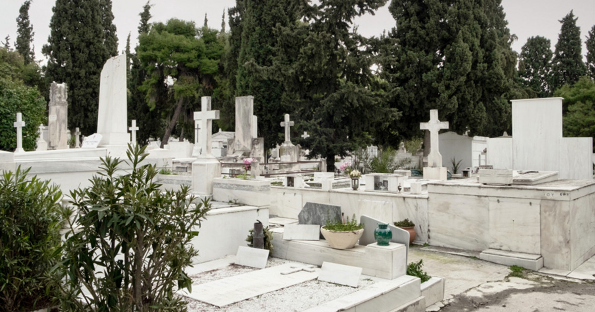 Φρίκη στο Γ’ Νεκροταφείο Αθηνών: Έσπασαν οστεοφυλάκια και έκλεψαν οστά ...