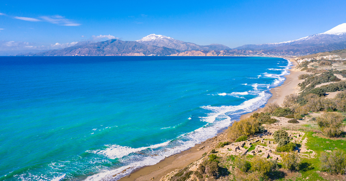 Κομμός, η παραλία στην Κρήτη που συνδέεται άμεσα με τη μυθολογία ...