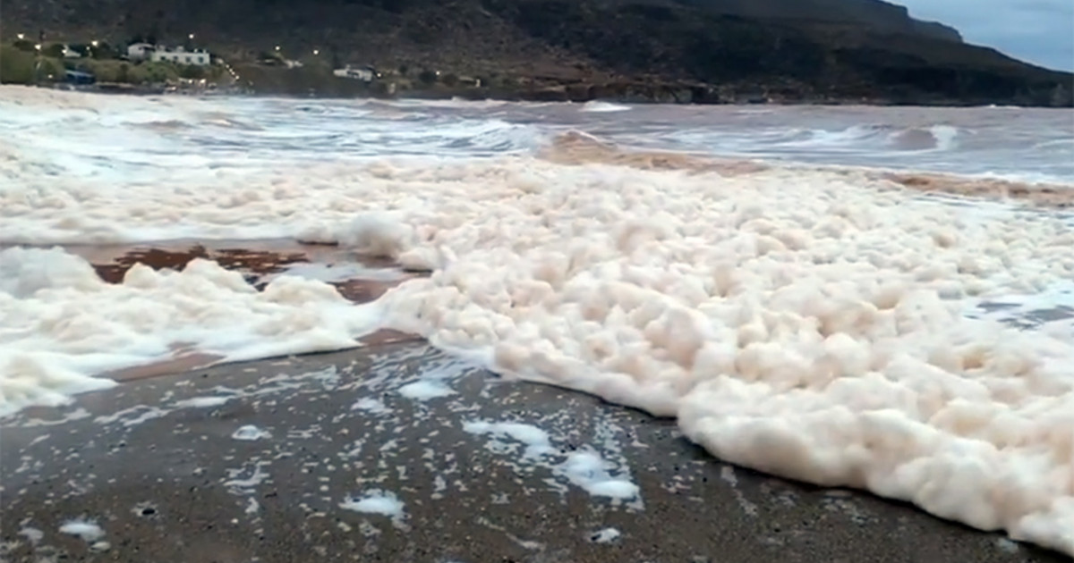 Κρήτη: Γιατί άφρισε η θάλασσα μετά την κακοκαιρία - Newsbeast