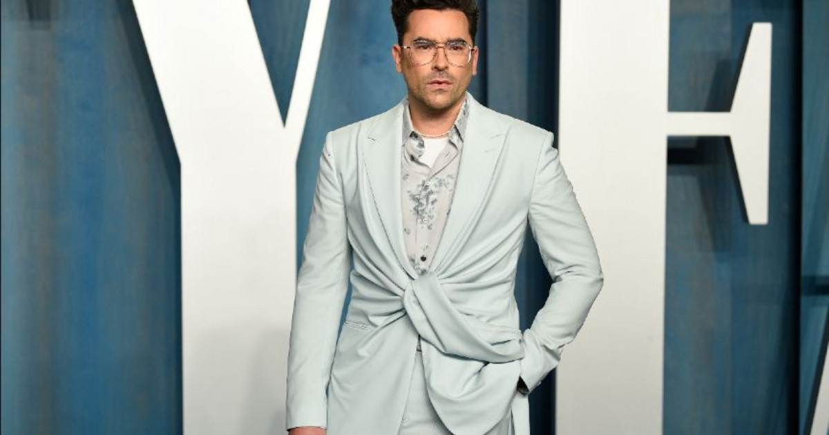 Dan Levy: Δεν ένιωθα ιδιαίτερα ελεύθερος ως γκέι – Μου είπε «Ουάου ...