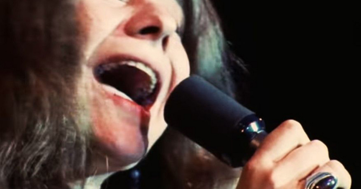 Πλήρωσε σχεδόν τέσσερις φορές περισσότερο για να πάρει το δαχτυλίδι της ...