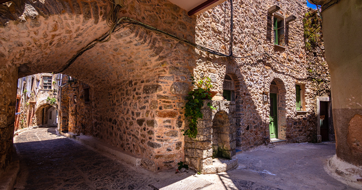 Μεστά: Ο διατηρητέος οικισμός στη Χίο που μυρίζει μαστίχα - Newsbeast