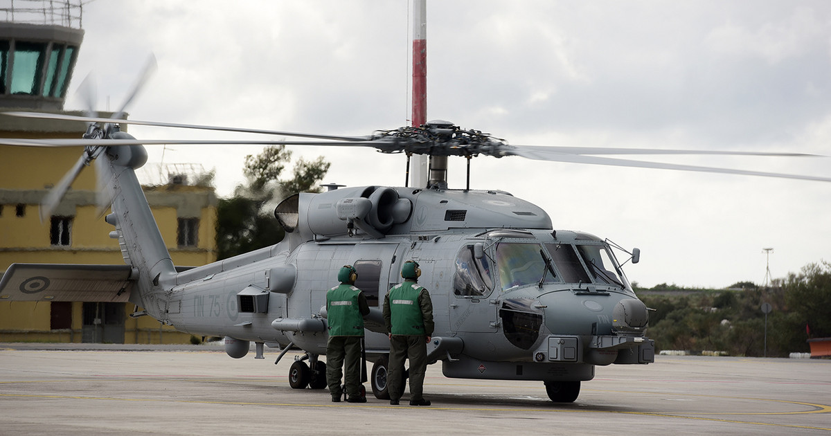 Στην Ελλάδα τρία νέα ελικόπτερα Romeo MH-60R Seahawk – Παραδόθηκαν στο ...