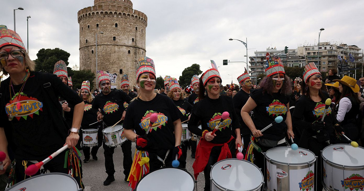 Μεγάλη συμμετοχή του κόσμου στην καρναβαλική παρέλαση της Θεσσαλονίκης ...