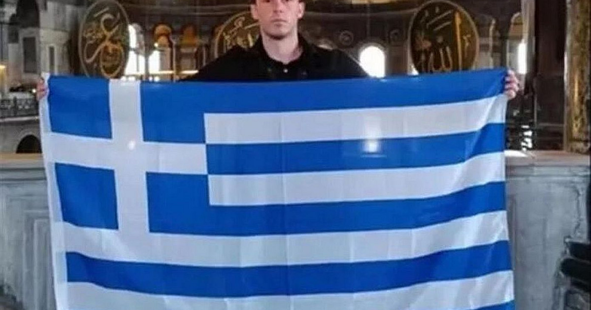 Έντονες αντιδράσεις στην Τουρκία για τη σημαία της Ελλάδας μέσα στην ...