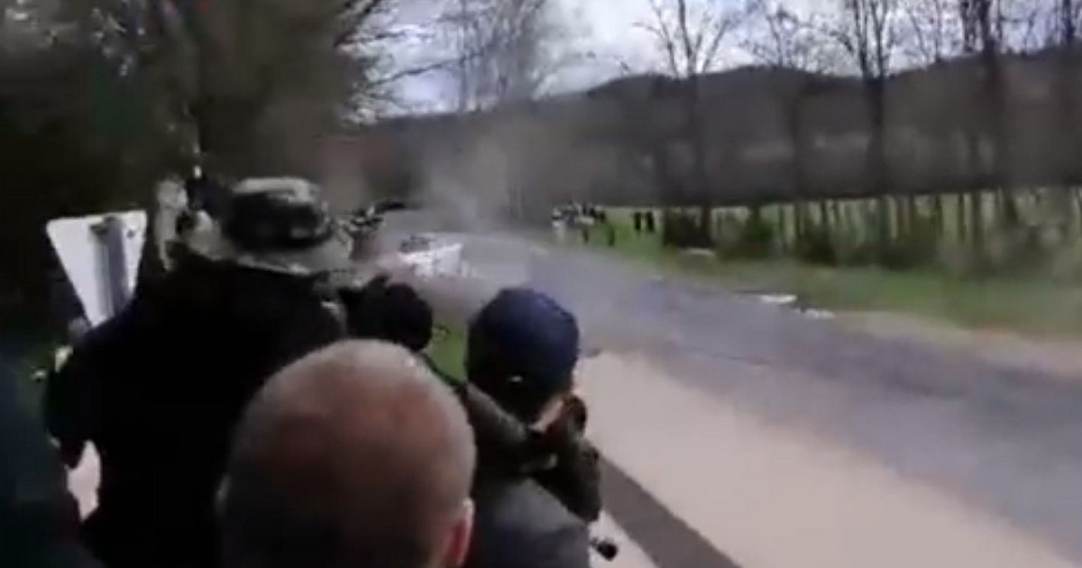 Four killed in rally in Hungary - Car crashes into standing crowd ...