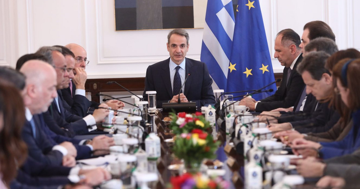 Μητσοτάκης: Στα 830 ευρώ ο κατώτατος μισθός – Σε ισχύ από την 1η ...