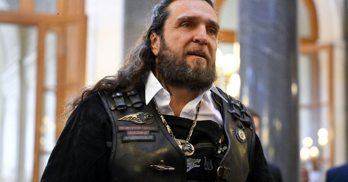 Ποιος είναι ο μηχανόβιος με το μαύρο δερμάτινο τζάκετ που ήταν επίσημος ...