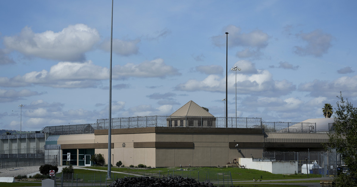 Forest fires in Quebec threaten maximum security prison, 225 inmates ...