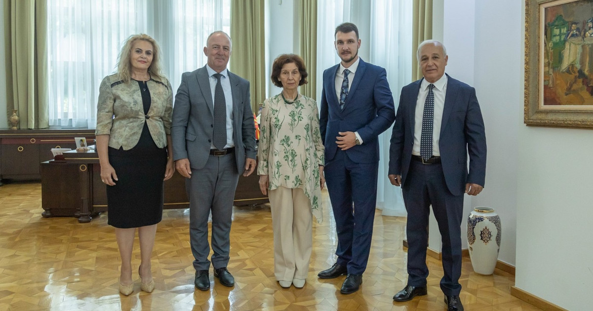 Η πρόεδρος της Βόρειας Μακεδονίας συναντήθηκε με εκπροσώπους των ...