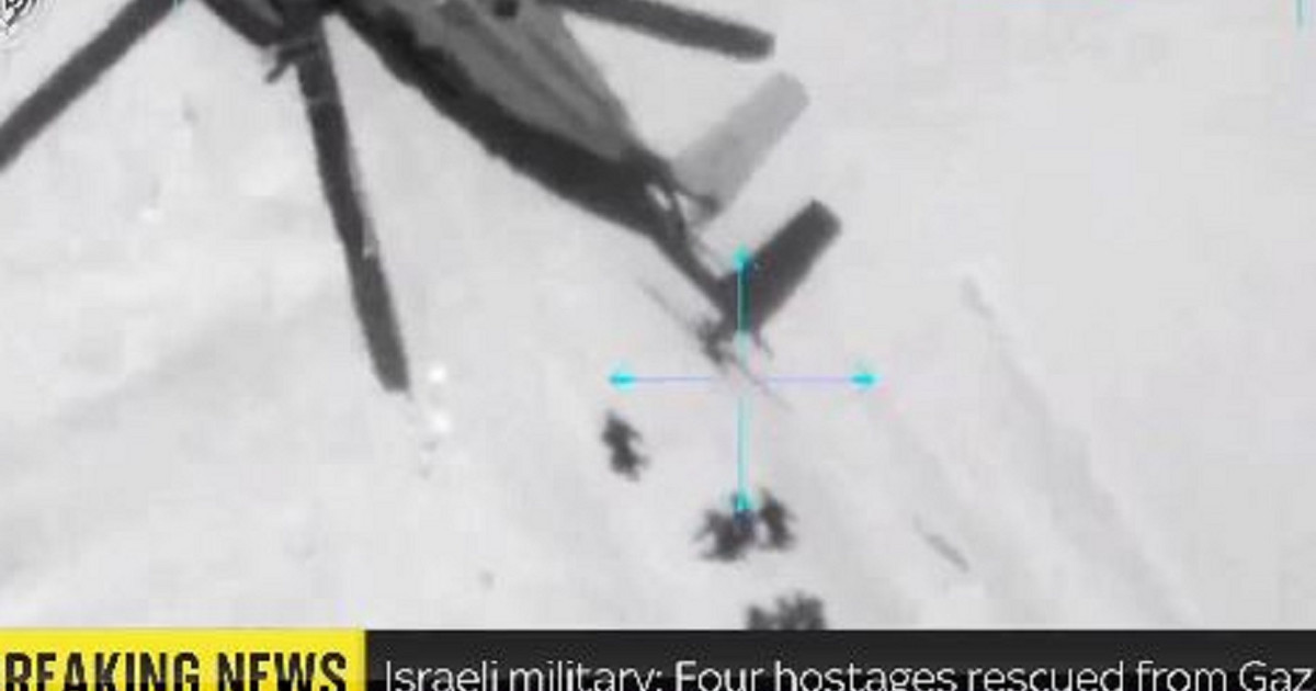 Video of the moment the IDF released the Israeli hostages from the ...
