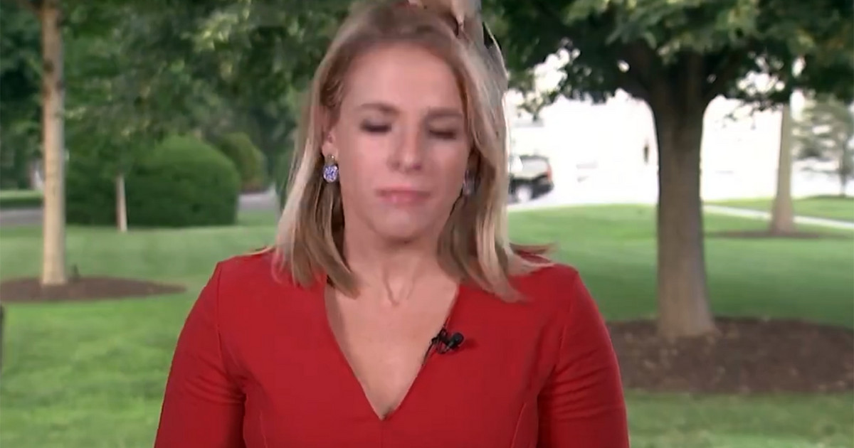 The moment a bird lands on a reporter's head at the White House - World ...