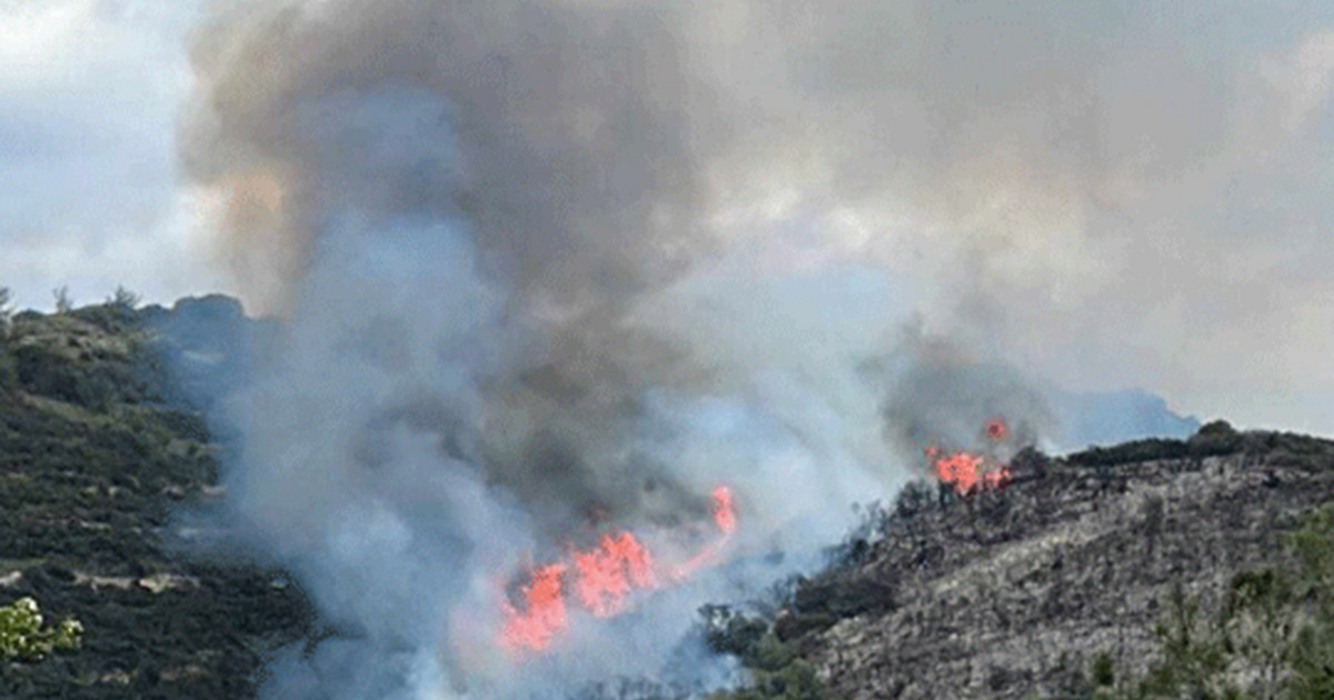 Alert in Cyprus: "Battle" with the flames in Paphos - Villages are ...