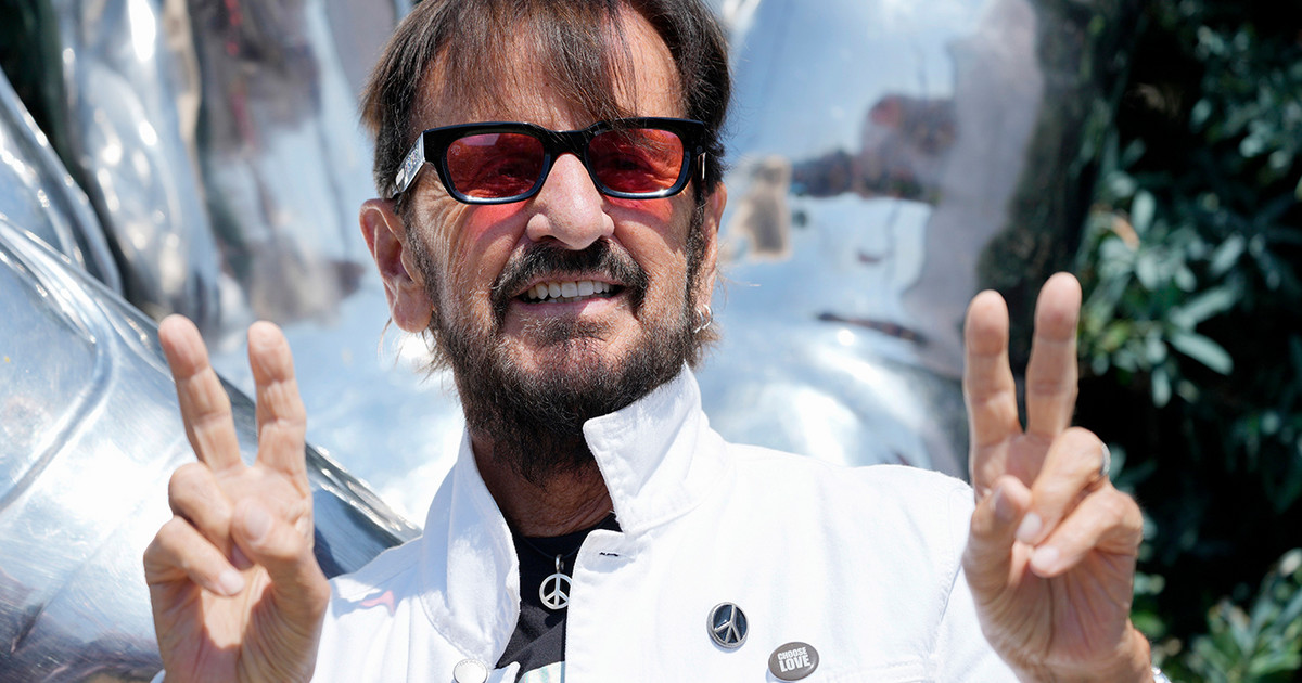 Ο Σερ Ρίνγκο Σταρ γιόρτασε τα γενέθλιά του και διέδωσε μήνυμα «ειρήνης ...