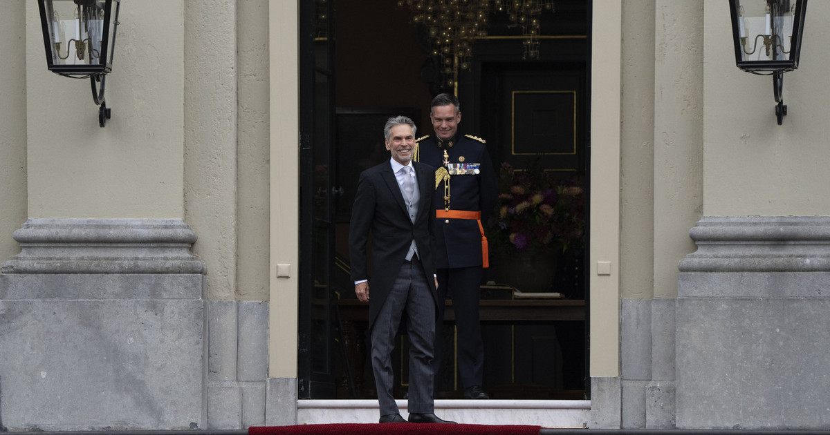 Ex-secret service chief takes over as Dutch prime minister under shadow ...