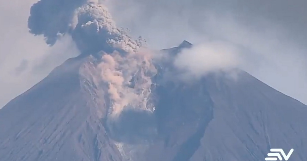 Ecuador's Shanghai Volcano Roars - Ash Cloud Covers Communities - World ...