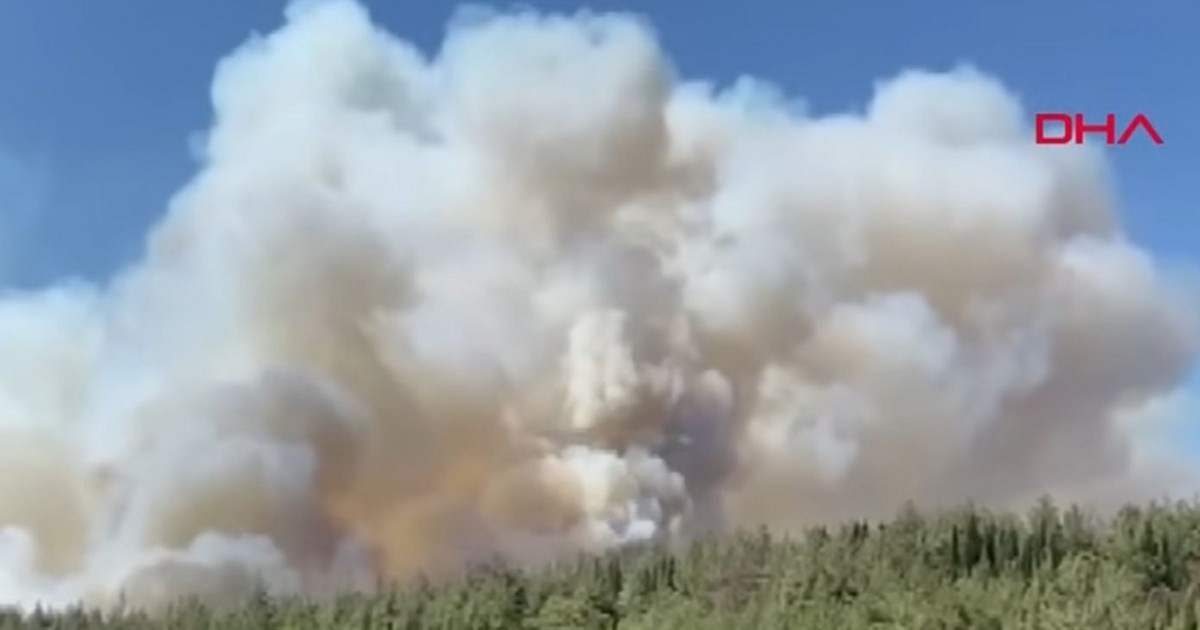 Three large fires rage in Turkey - Flames and black smoke rise over ...