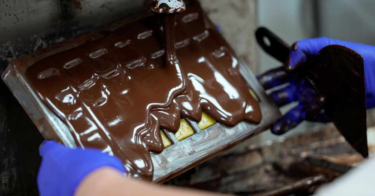 Chocolate price rises up to 130% in last year - Pressure due to reduced ...