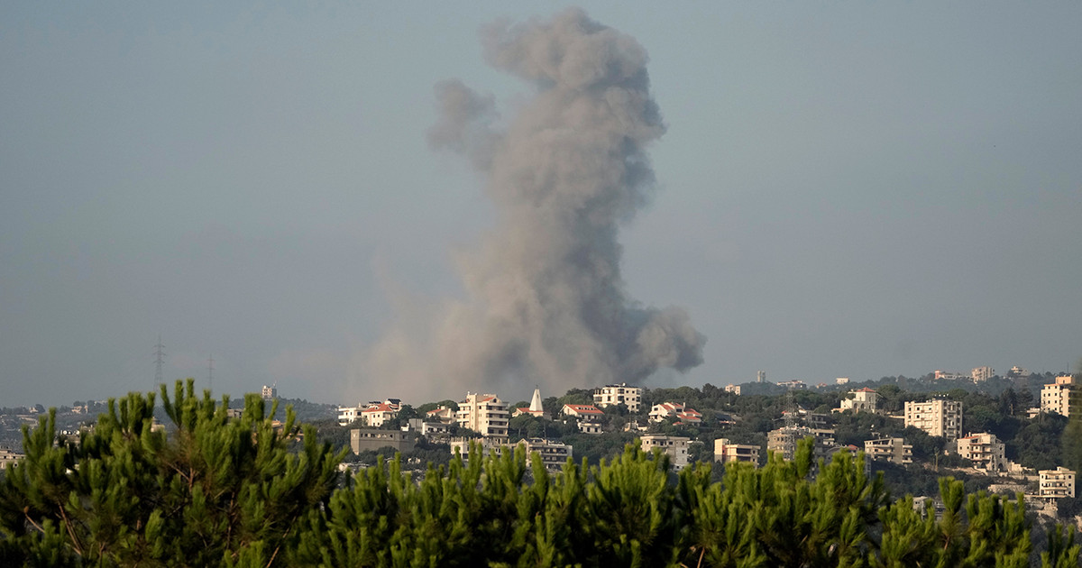 Israeli army hits village in Lebanon - Thousands of Israelis in ...