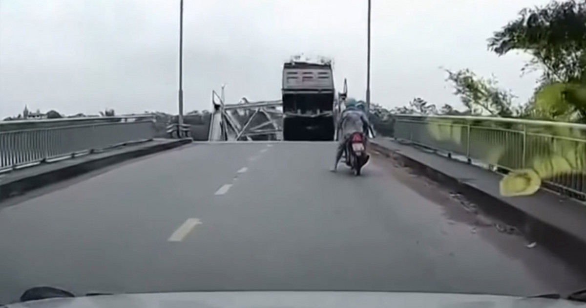 Cars fall into river as Super Typhoon Yagi destroys bridge in Vietnam ...