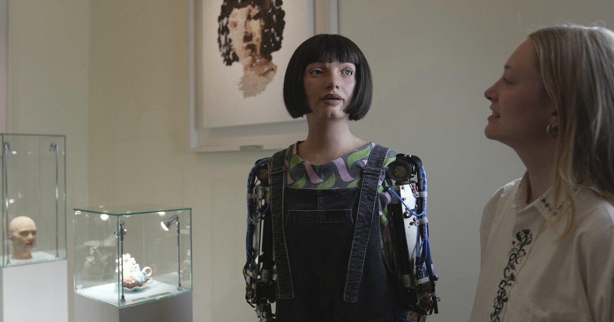 Robot portrait of Alan Turing to be auctioned in November in Britain ...