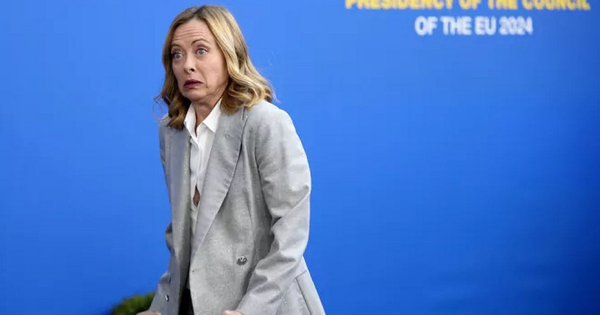 Meloni's plan for migrants in Albania wrecked - Facility staff back in ...