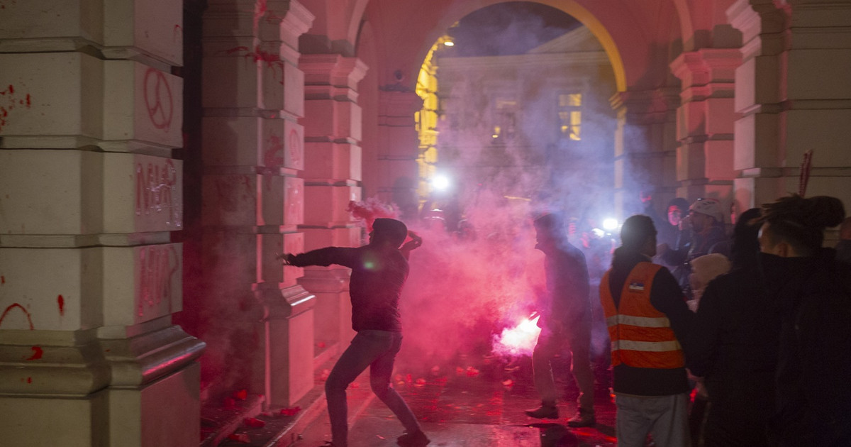 Serbia: Incidents at a demonstration in Novi Sad after the train ...