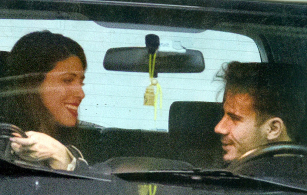 Τα φιλιά Demy-Πετρετζίκη σε υπόγειο πάρκινγκ - Newsbeast