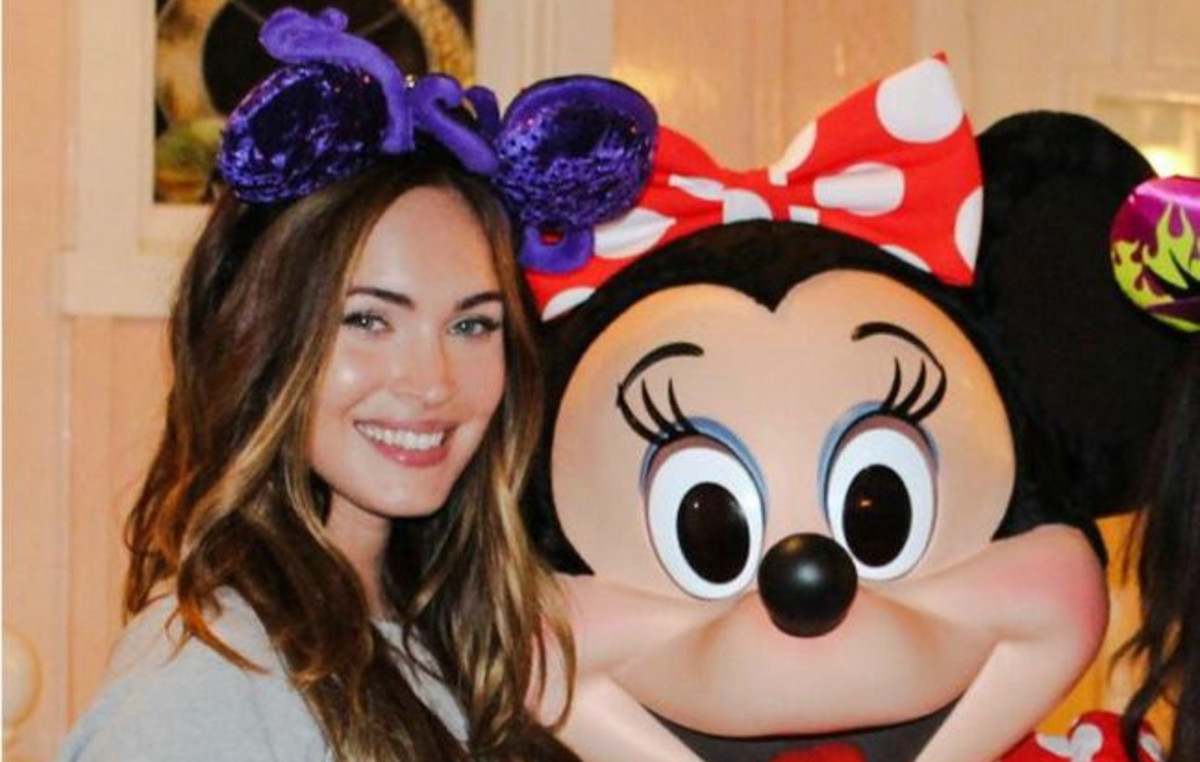 Η Megan Fox στη Disneyland - Newsbeast